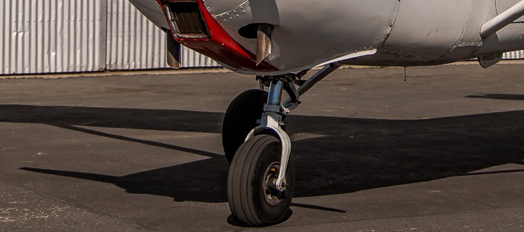 Textron: Check Service Pressure In Your 172S Nose Landing Gear Strut ...